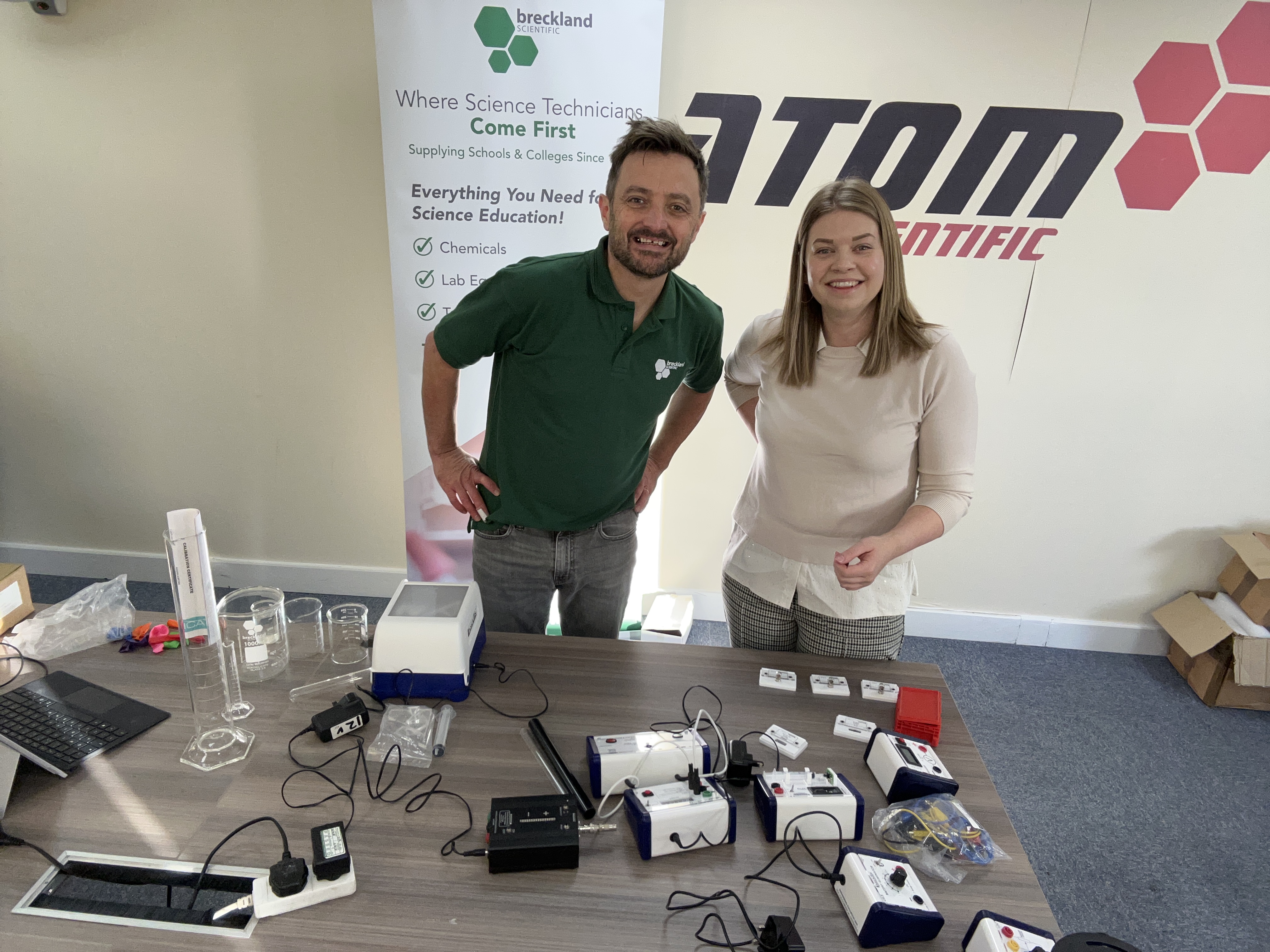 Bench (Heat-Proof) Mat 150 x 150 mm | School Science Equipment ...